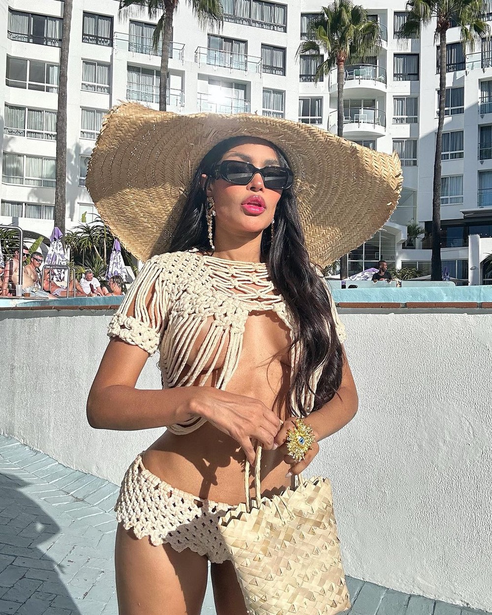 Flay usa look recortado em viagem à Cidade do Cabo e ganha elogios: 'Linda'