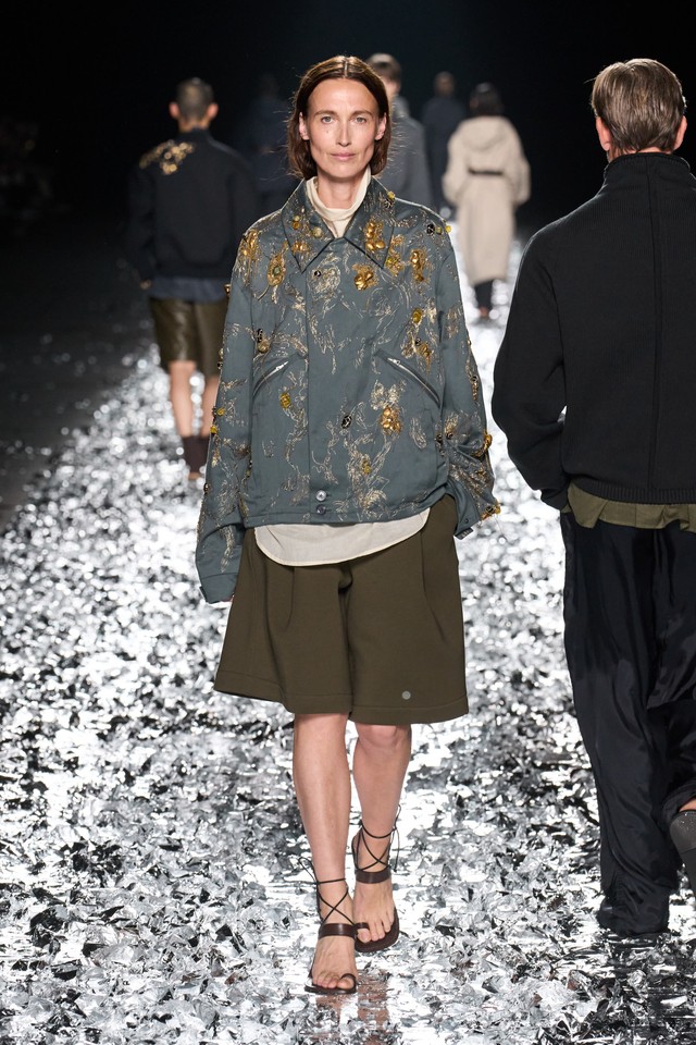 Relembre os momentos mais marcantes de Dries Van Noten, que acaba de se ...