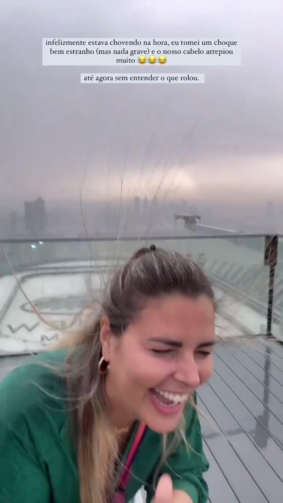Bianca Biancardi surge com cabelos arrepiados durante temporal e ...