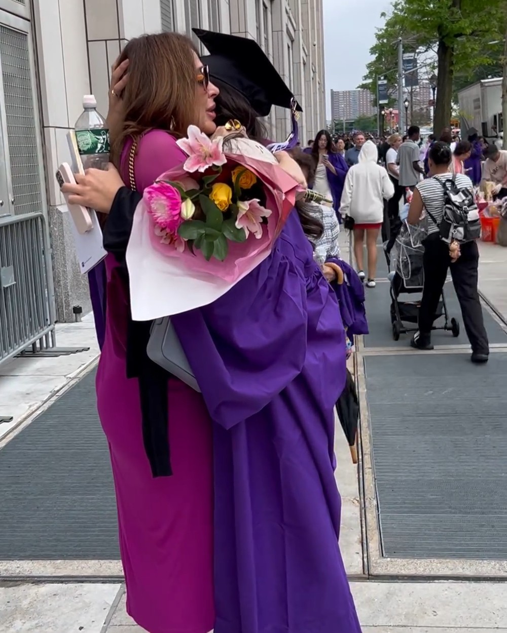 Claudia Raia publica homenagem após formatura da filha nos EUA: 'Mulher ...