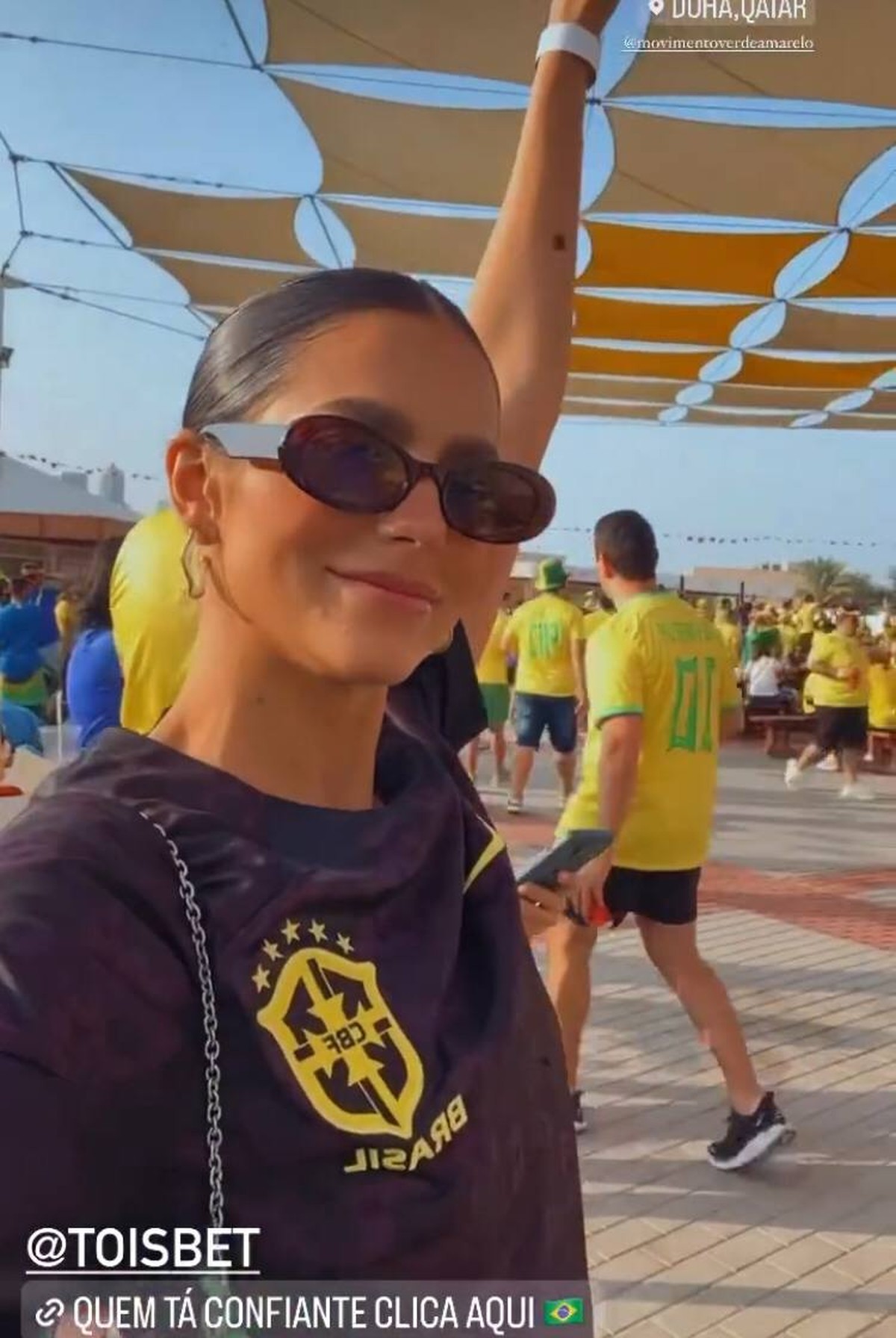 Jéssica Turini mostra look para o jogo da Seleção