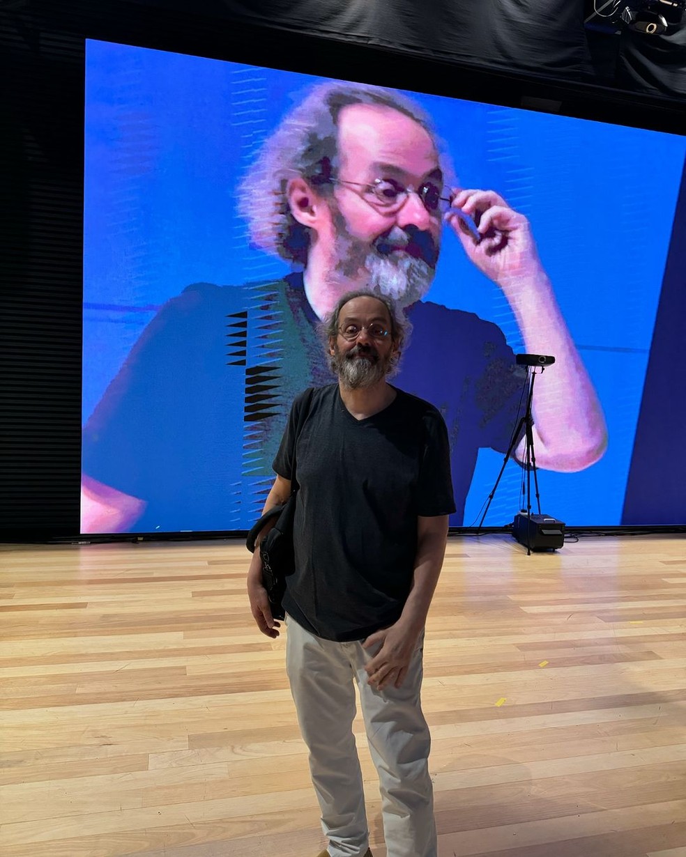 Letícia Sabatella publica cliques raros ao lado do namorado, Daniel Dantas