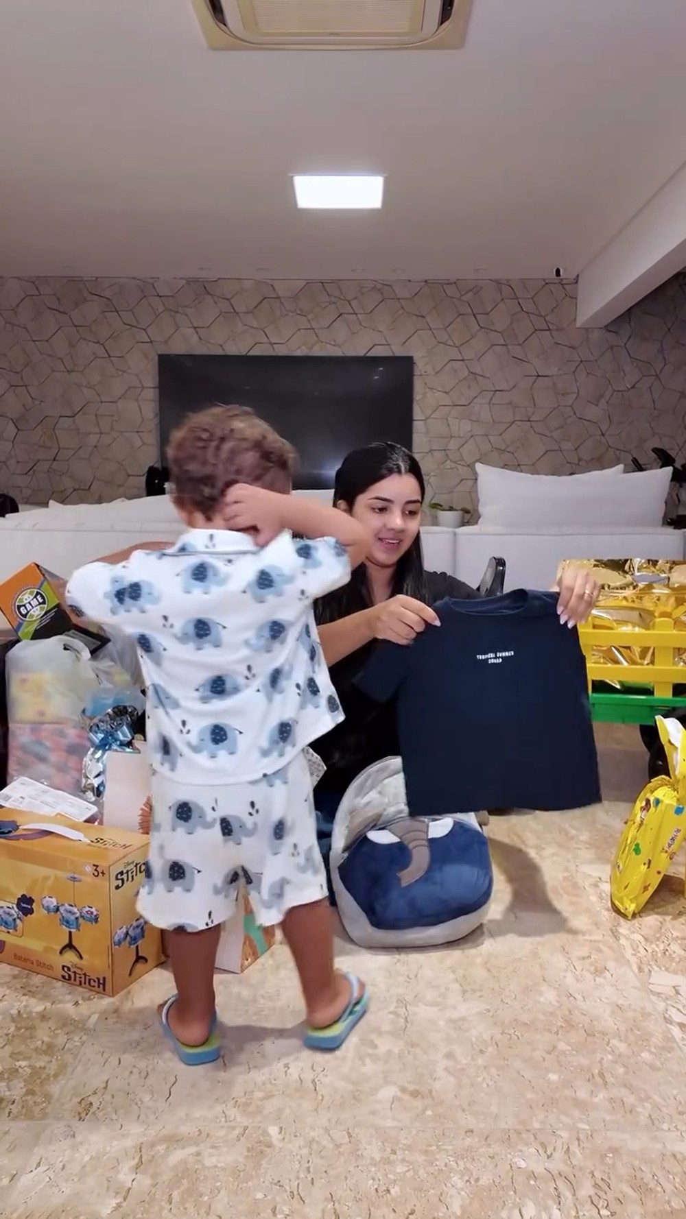 Ary Mirelle mostra presentes que filho com João Gomes ganhou em ...