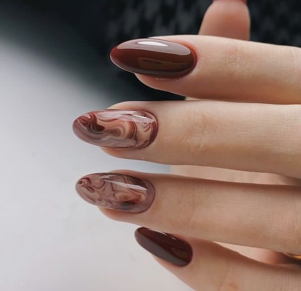 Unhas decoradas de marrom: 25 inspirações sofisticadas e elegantes para ...