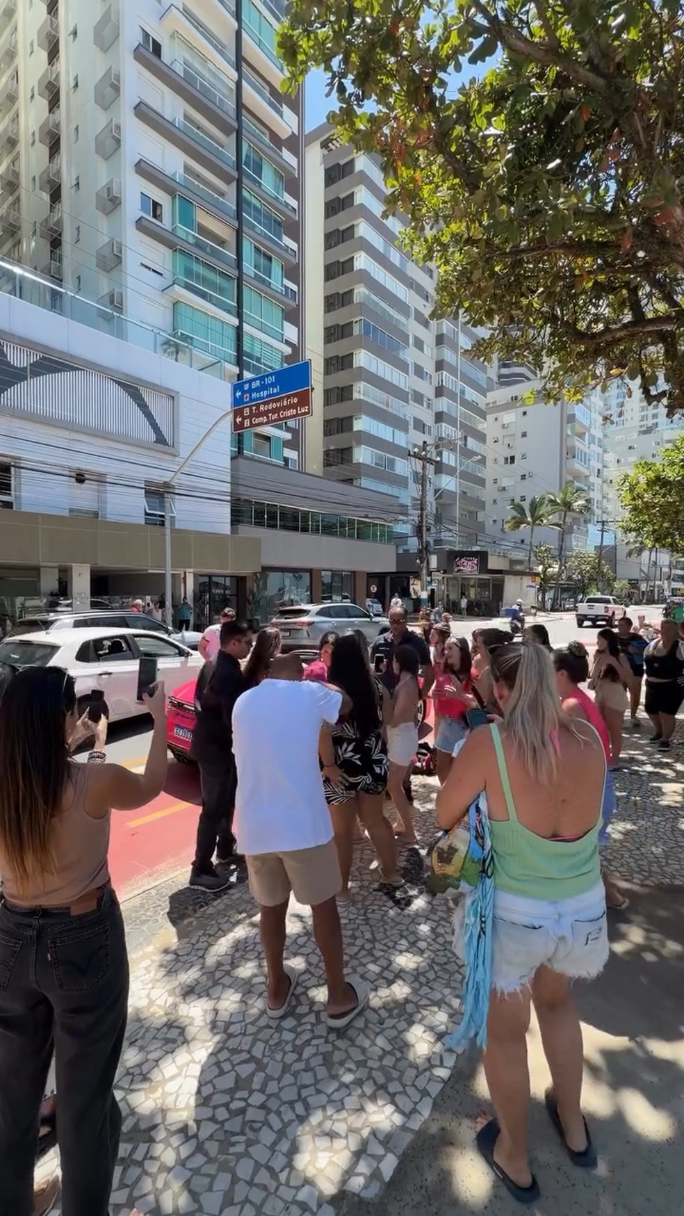MC Daniel e Ana Castela aparecem juntos e geram comoção nas areias de ...
