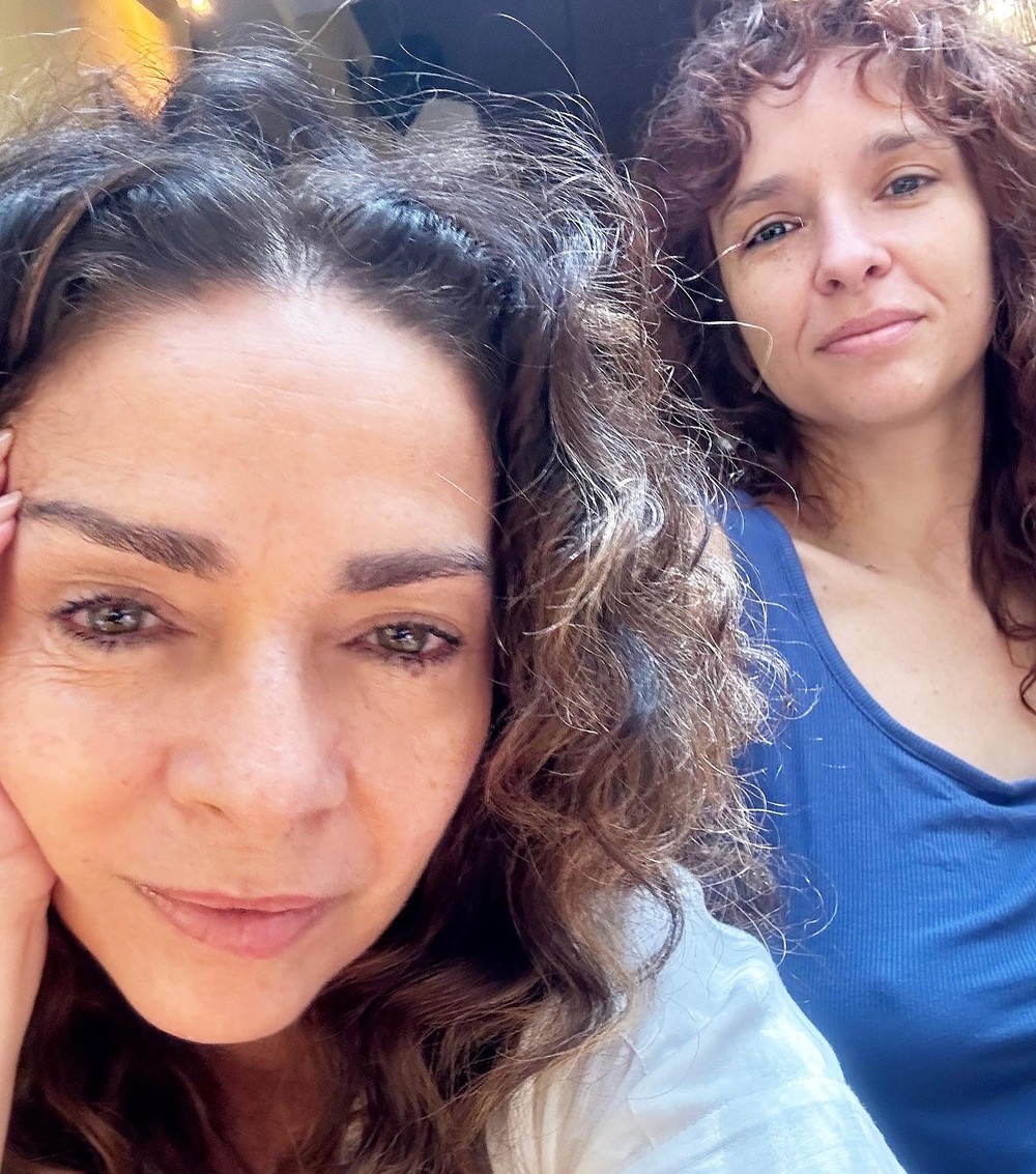 Claudia Ohana comemora aniversário de 42 anos da filha: 'A gente ri ...