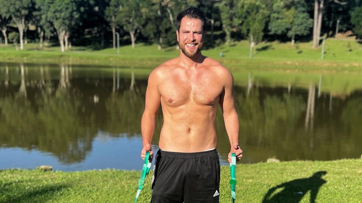 Gustavo Marsengo compartilha foto sem camisa e Laís Caldas brinca: 'Vai ...