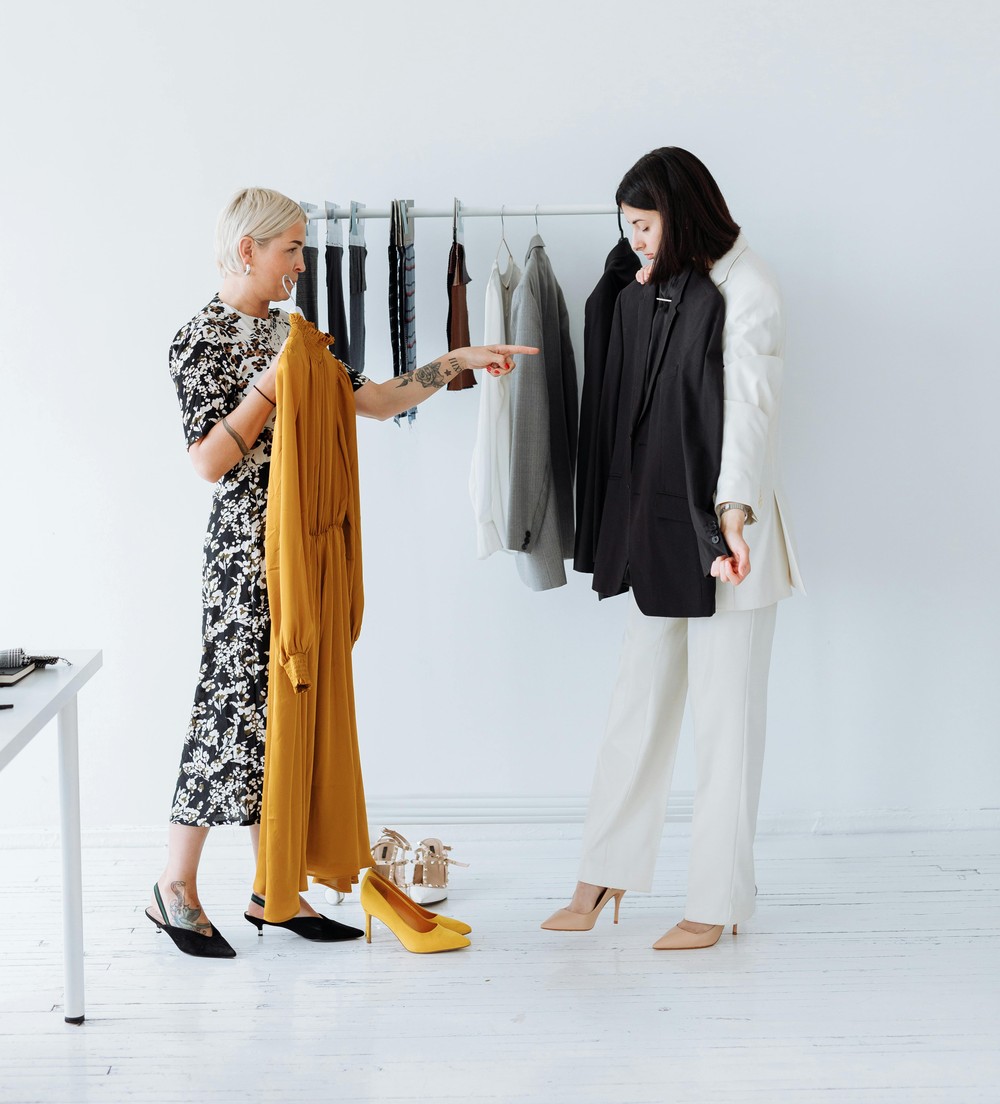 Personal shopper: o que faz, como contratar e quanto custa