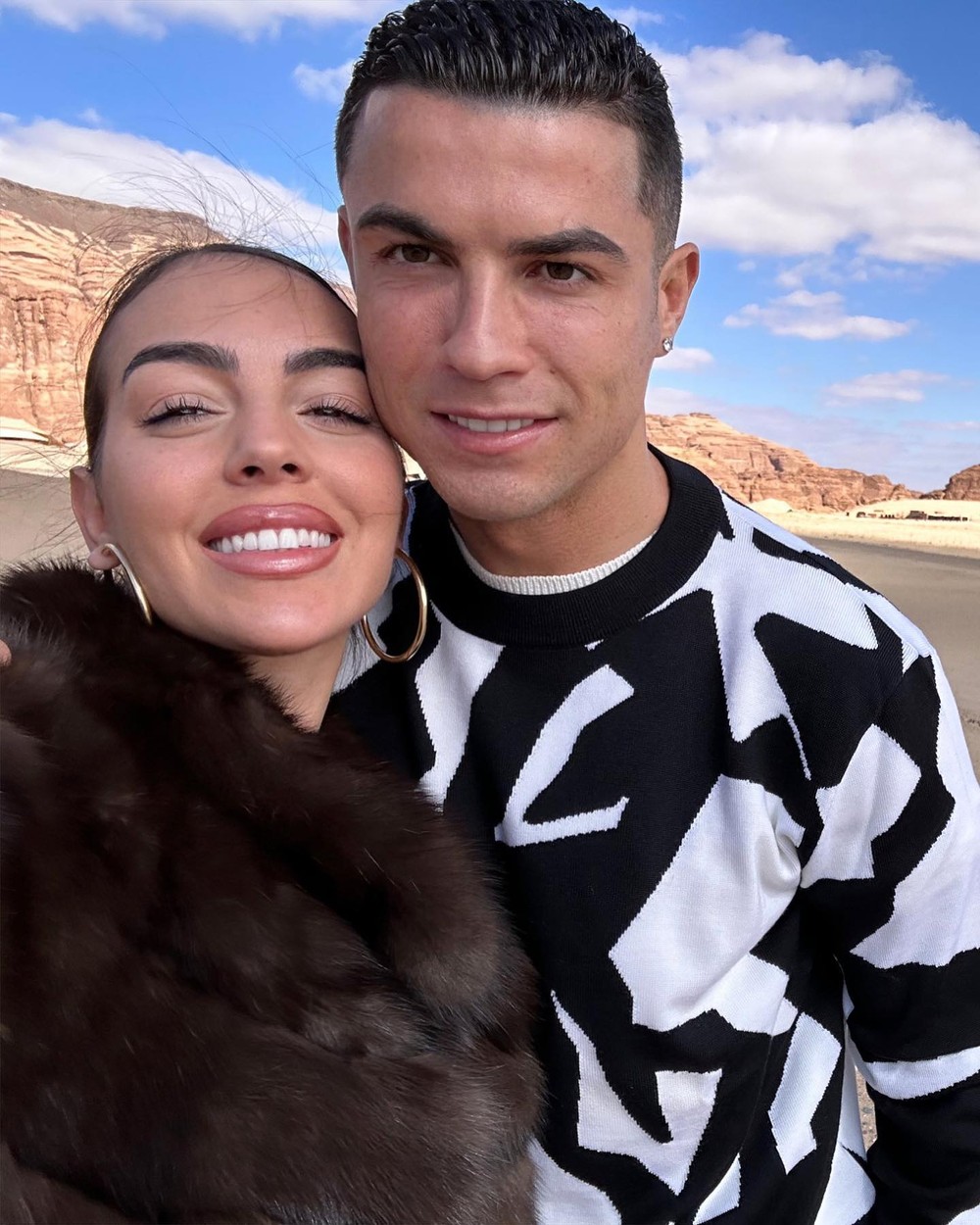 Georgina Rodríguez encanta internet com fotos no deserto: 'Obrigada ...