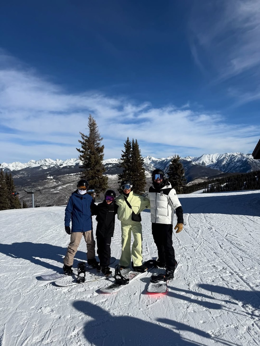 Juliana Paes se despede de Vail Village após férias em família nos EUA