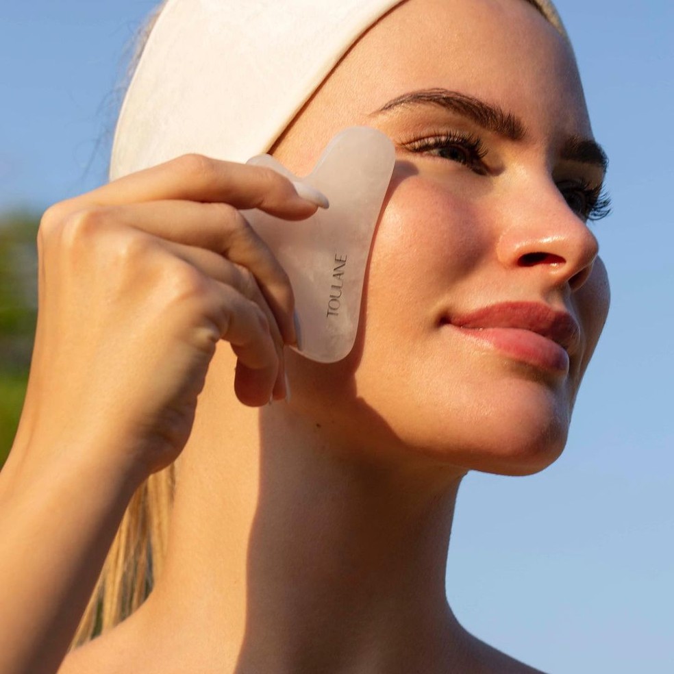 Gua Sha realmente funciona? Entenda como funciona a técnica de massagem facial