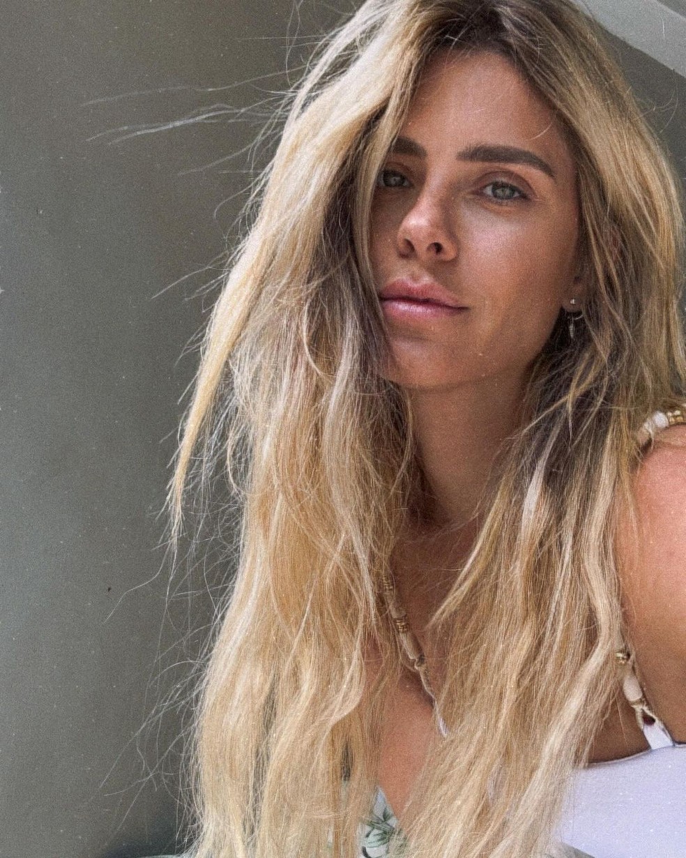 Carolina Dieckmann usa vestido recortado e celebra autoestima: 'Vibe de ...