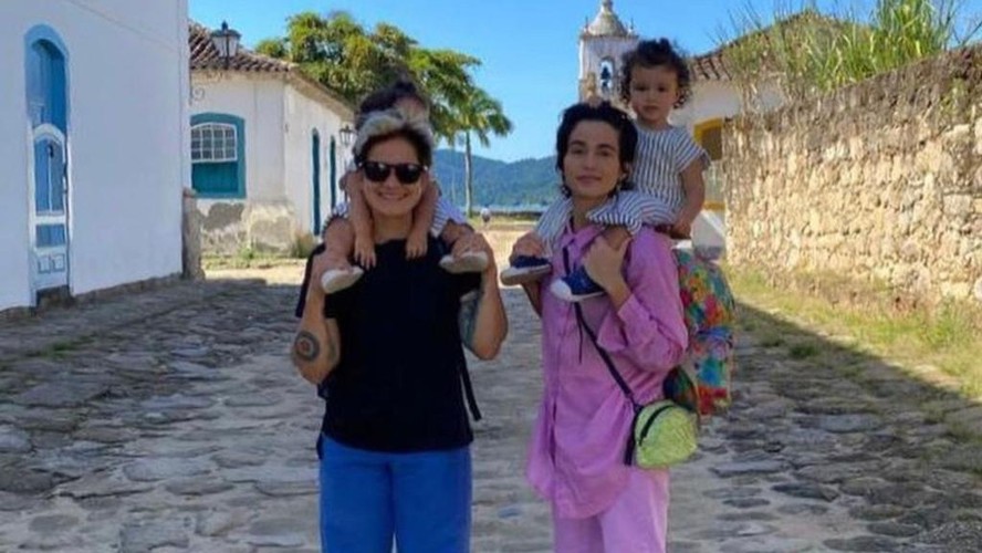 Nanda Costa faz compilado de momentos com Lan Lahn e se declara: 'Amor ...