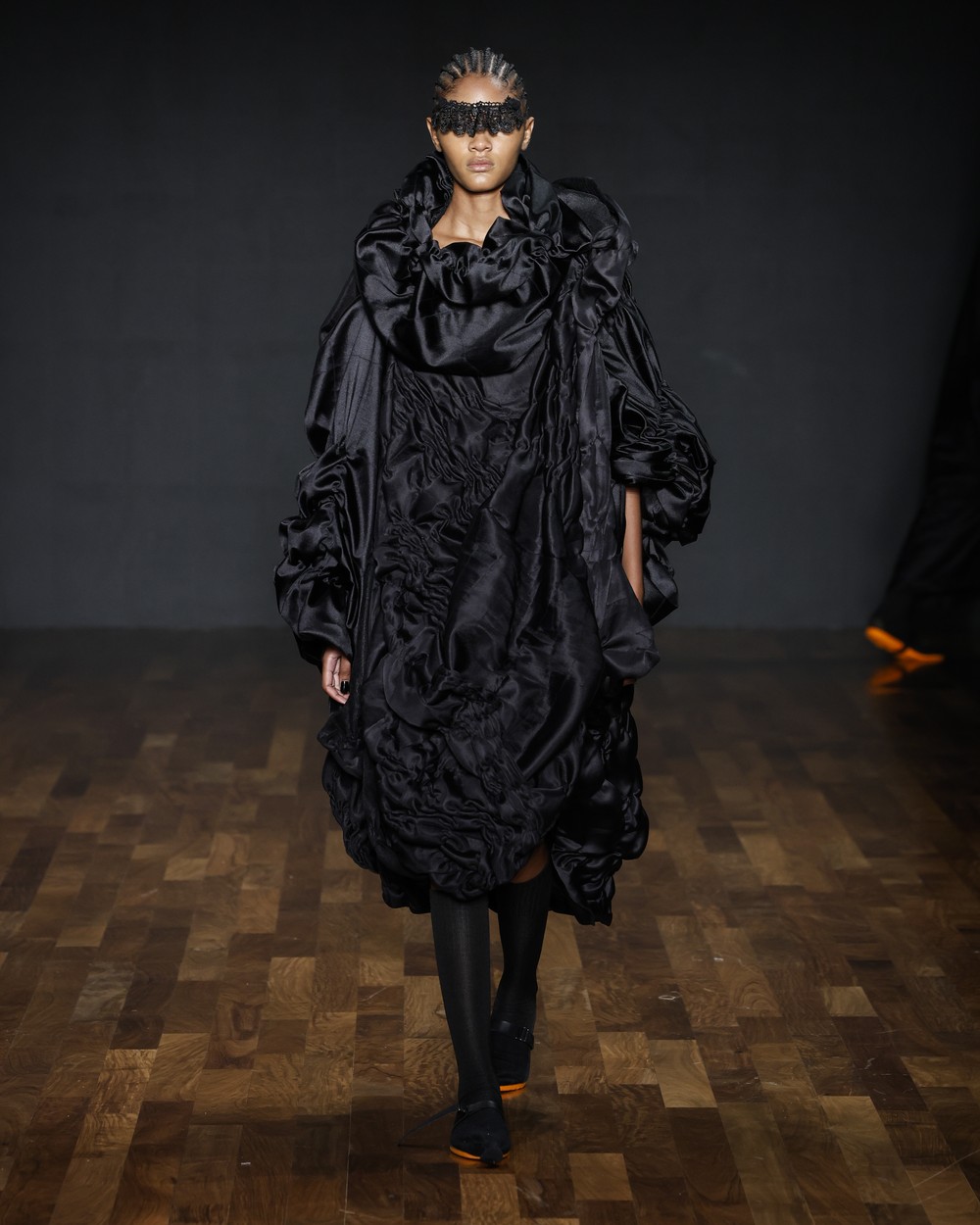 SPFW N59: Leandro Castro usa resíduos da indústria para criar peças ...