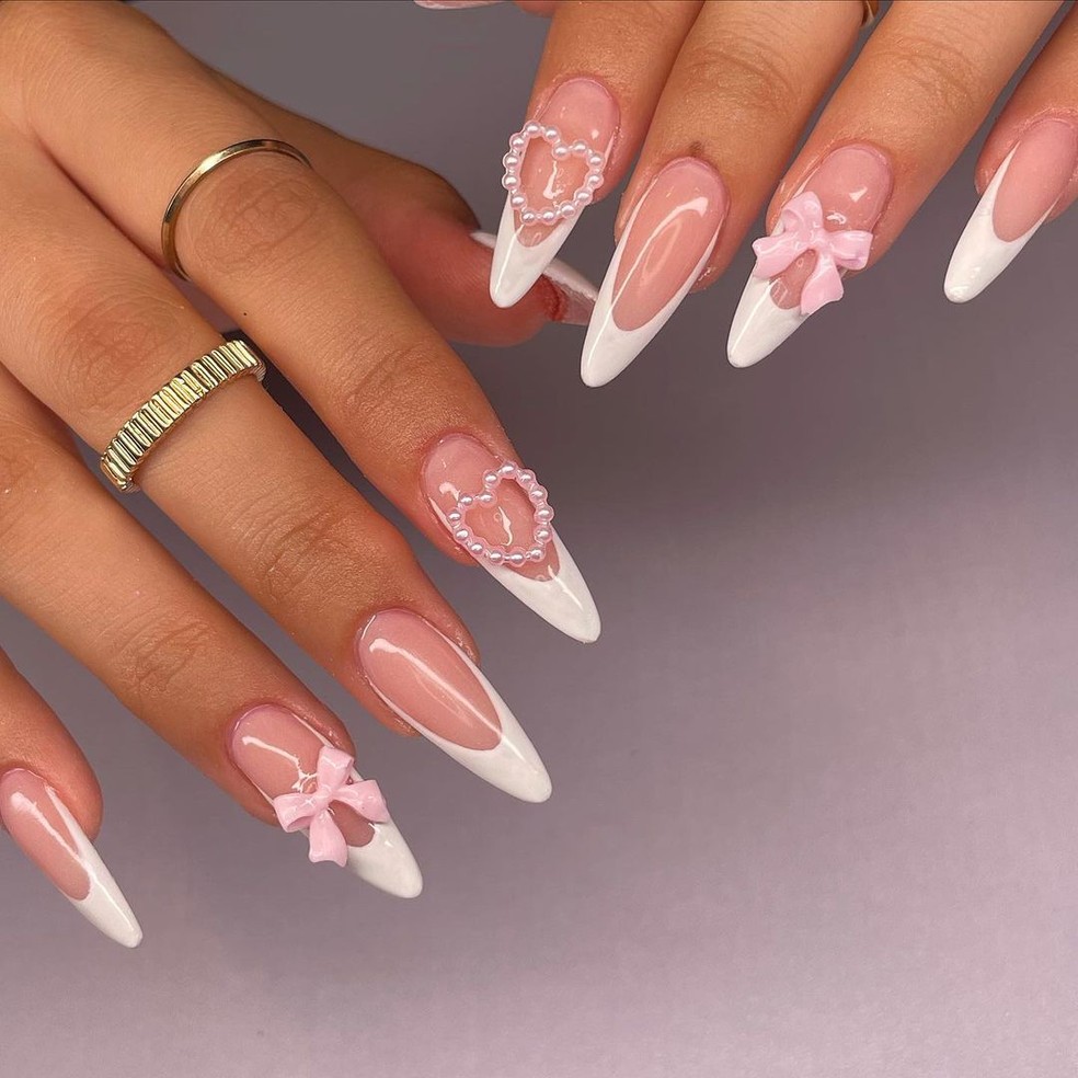 Unhas postiças realistas decoradas: 20 fotos e estilos para inspirar ...