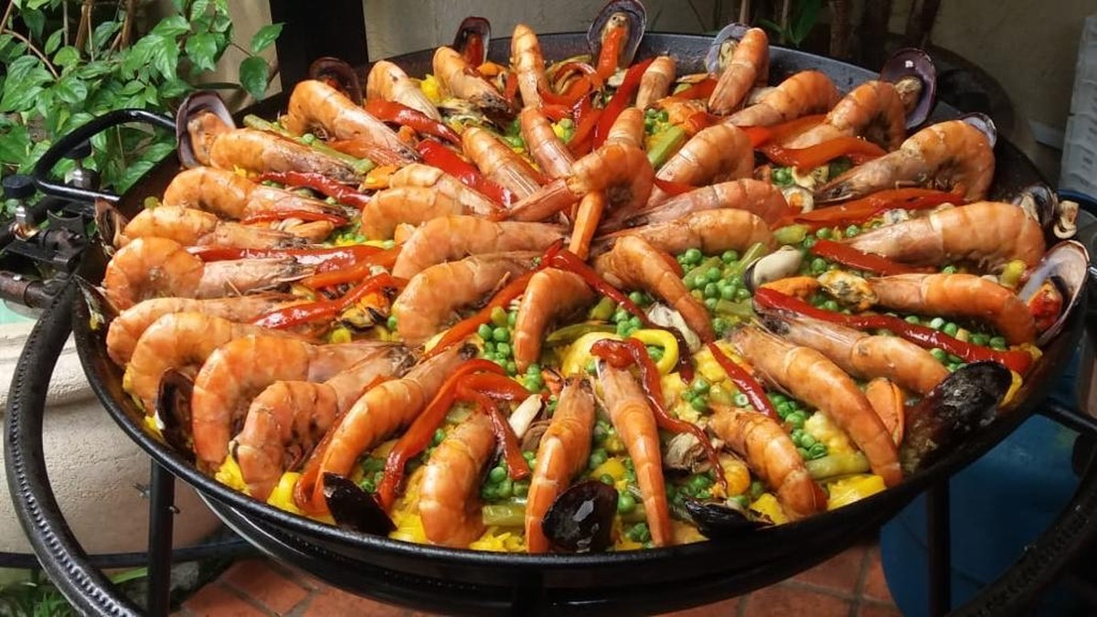 La Paella de Mireia: A chef que fez do prato típico espanhol sua ...