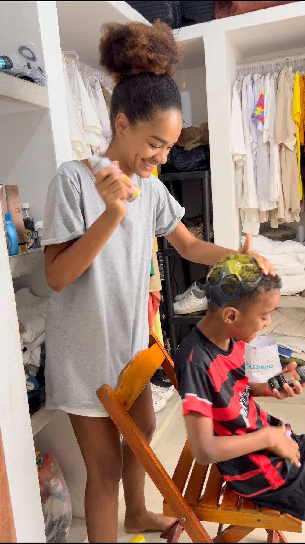 Quebrei Uma Vértebra Da Minha Coluna Tentando Fazer O Cabelo Maluco No