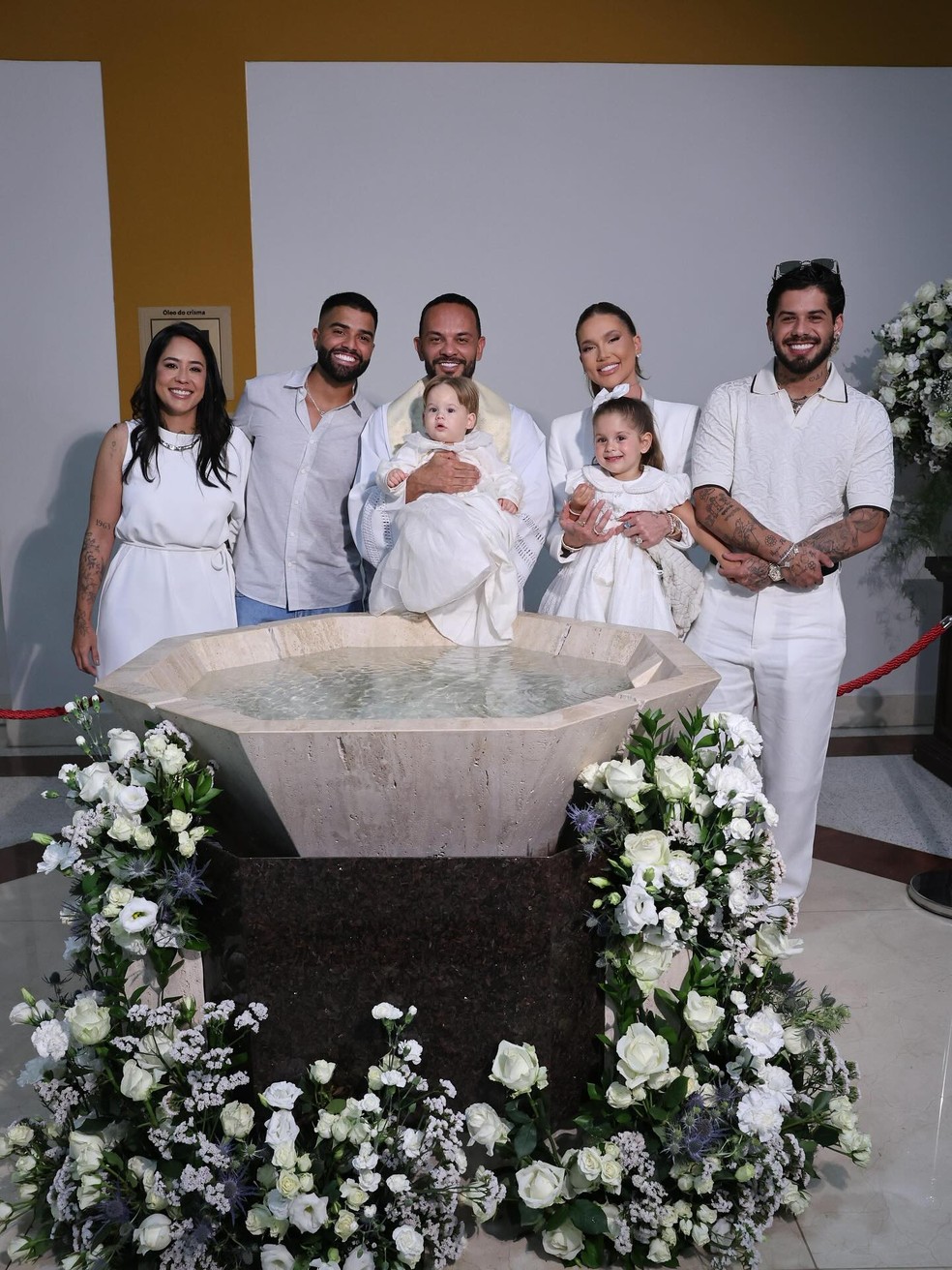 Virginia exclui Zé Felipe em álbum de fotos de batizado de José ...