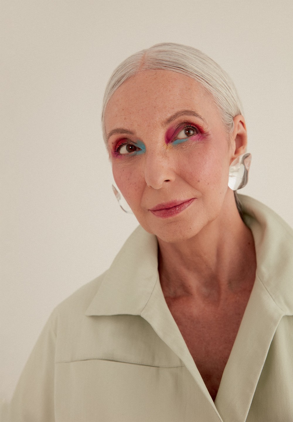 Maquiagem poderosa e marcante para pele madura. Por que não?