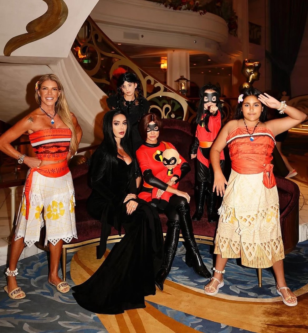 Ana Paula Siebert e a filha, Vicky Justus, encantam com fantasia de 'Os ...