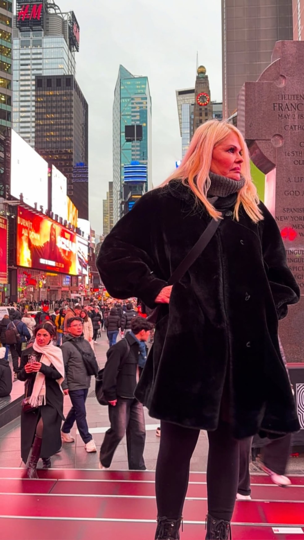 Monique Evans curte viagem romântica à Nova York com sua mulher, Cacá ...
