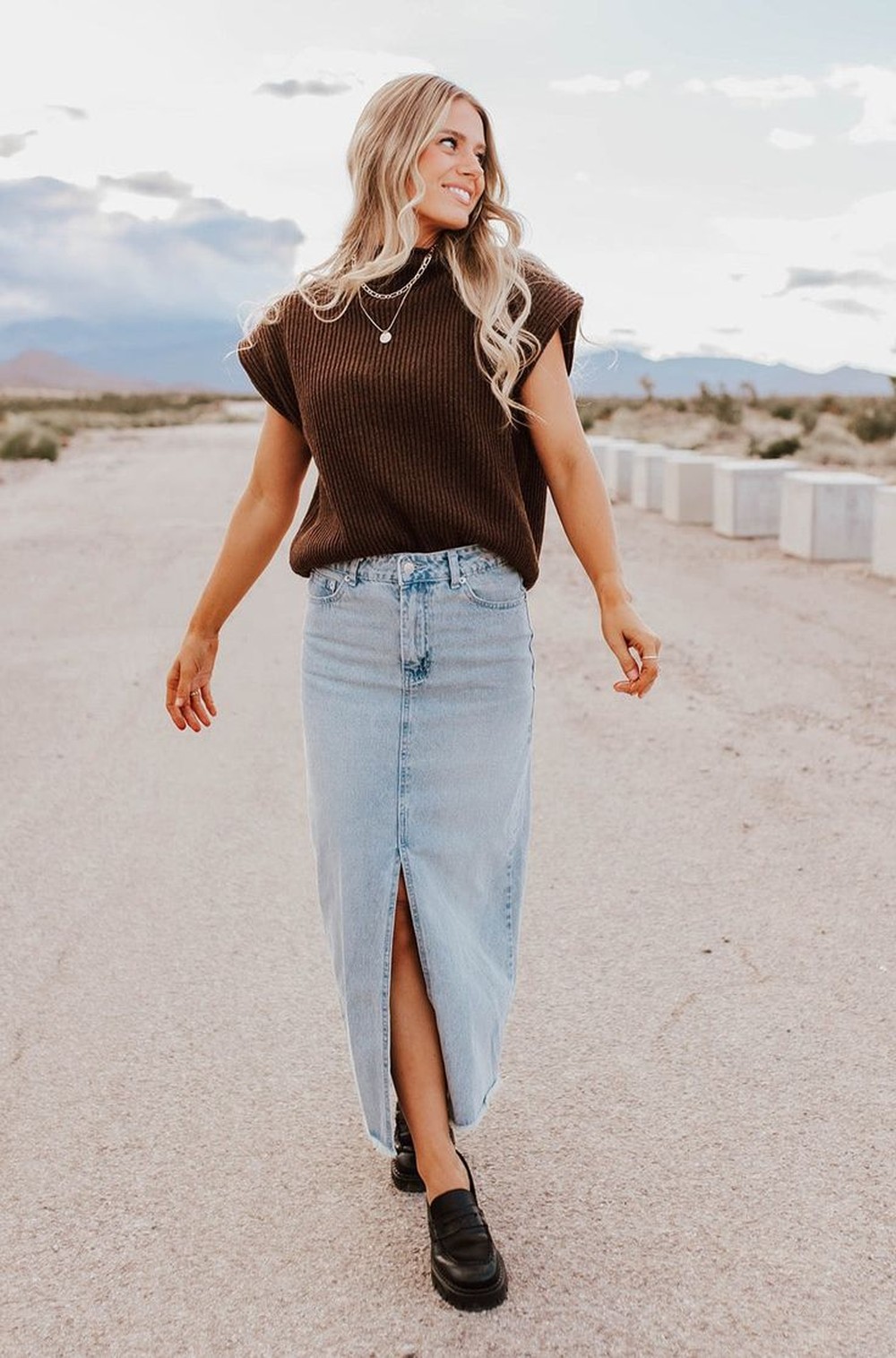 Saiba como criar looks com saia longa marcantes e se aventure com a peça