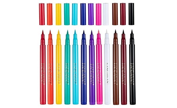 Delineador colorido: 7 opções para dar personalidade à maquiagem