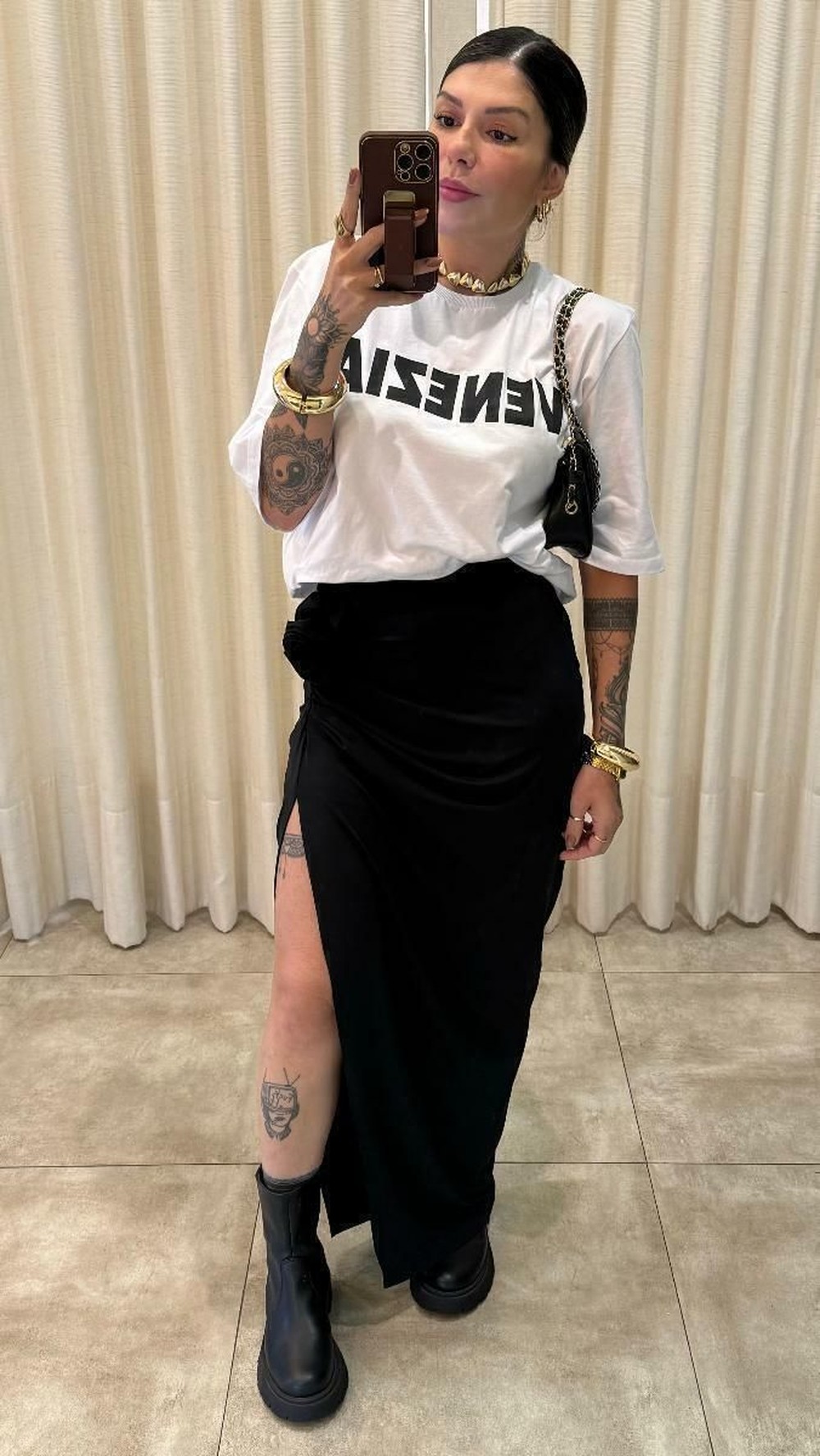 Saiba como criar looks com saia longa marcantes e se aventure com a peça
