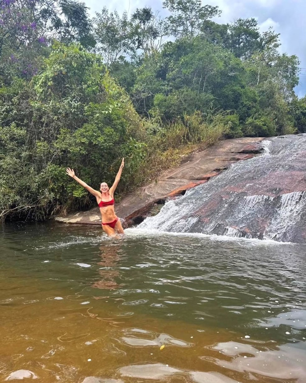Monica Martelli mostra Carnaval longe da folia com banho de cachoeira ...