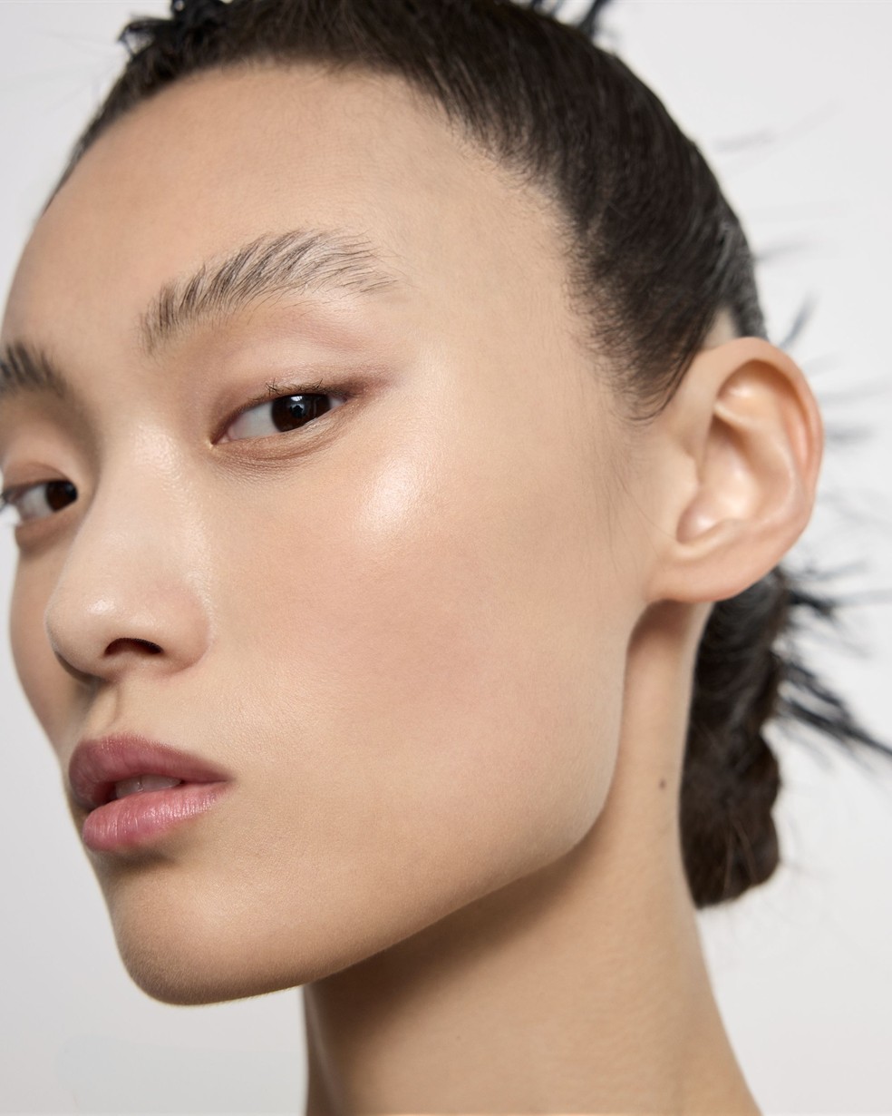 Moicano floral e o punk romântico nos cabelos da Dior alta-costura