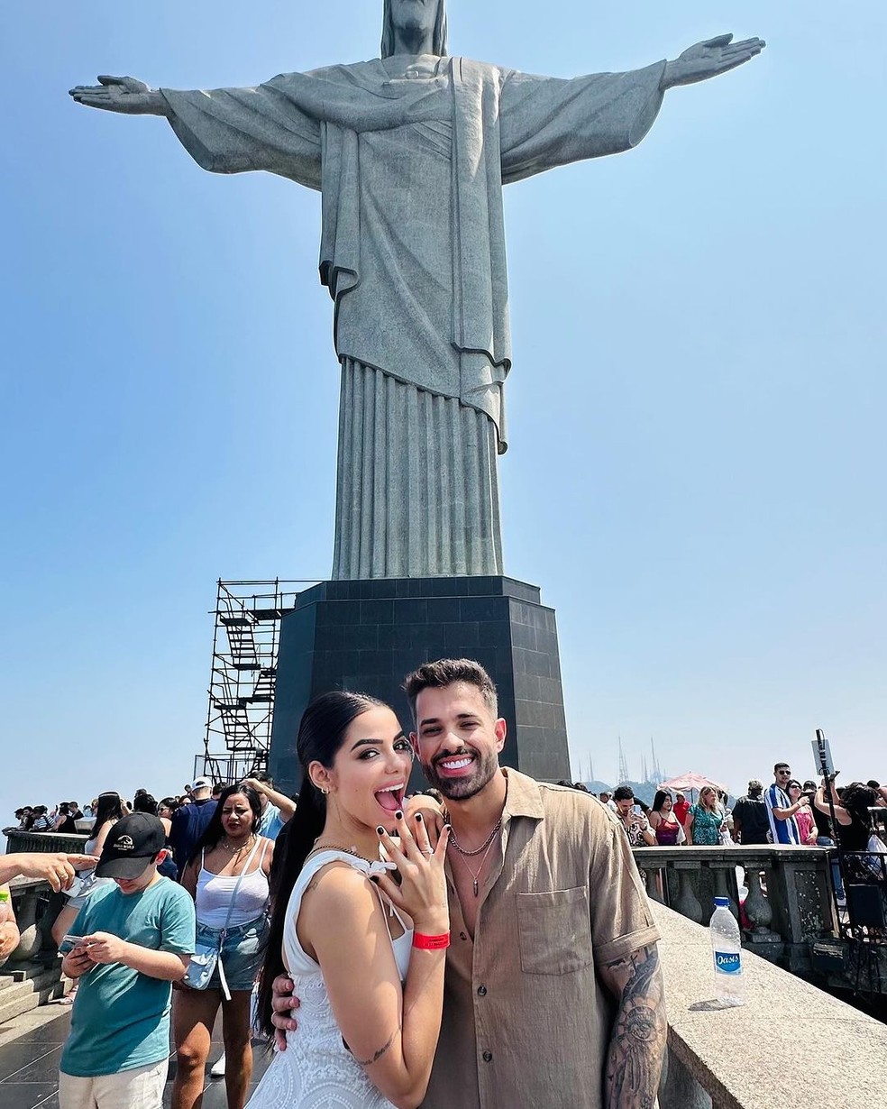Ex-BBB Key Alves é pedida em namoro por sertanejo aos pés do Cristo ...