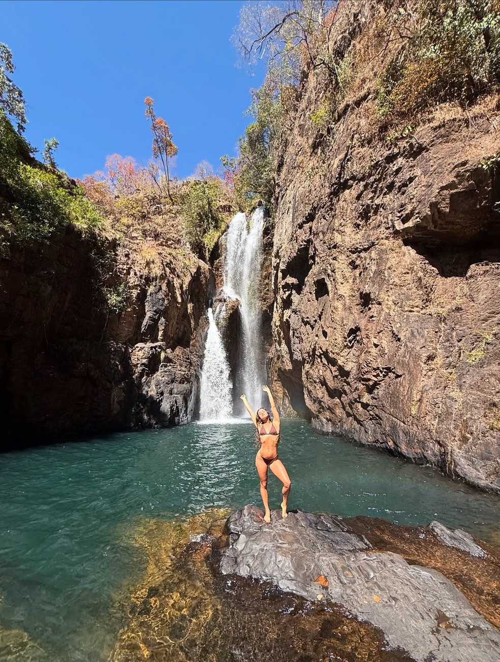 Filha de Palomma Duarte e Marcos Winter, Ana Clara Winter se refresca ...