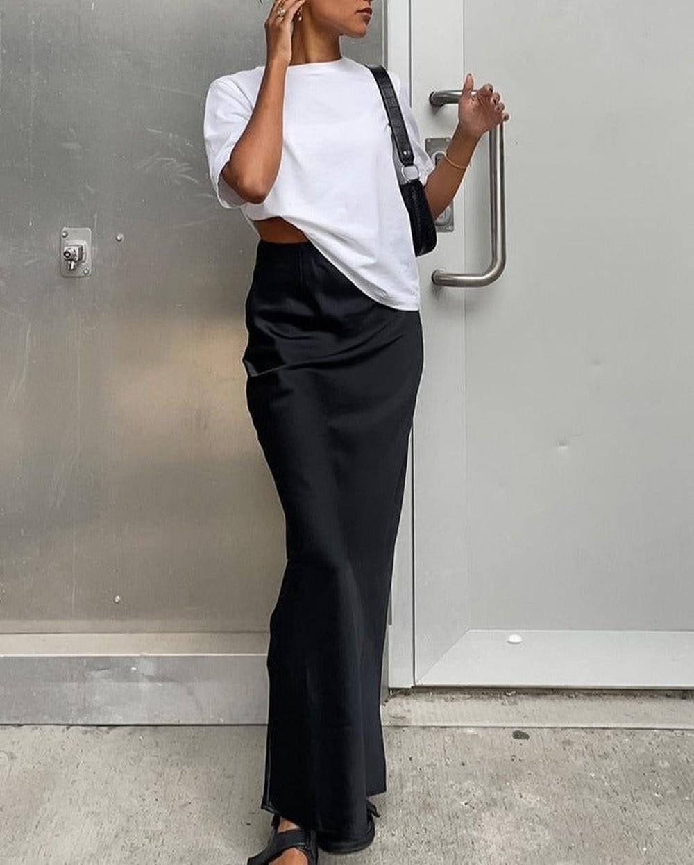 Saiba como criar looks com saia longa marcantes e se aventure com a peça