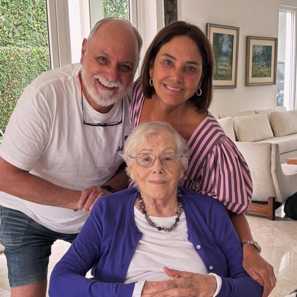 Heloísa Périssé posta foto rara ao lado da mãe, que completa 96 anos ...