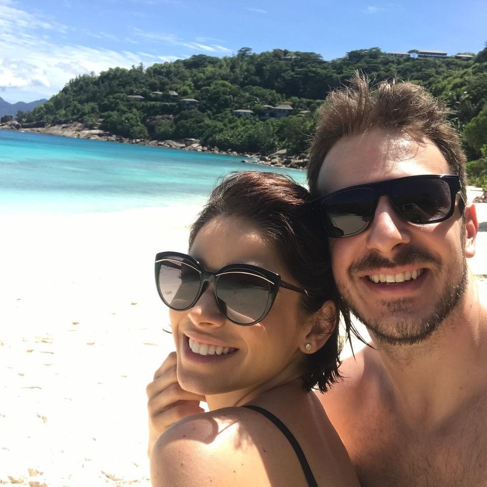 Sabrina Petraglia se declara para o marido em post com fotos nostálgicas