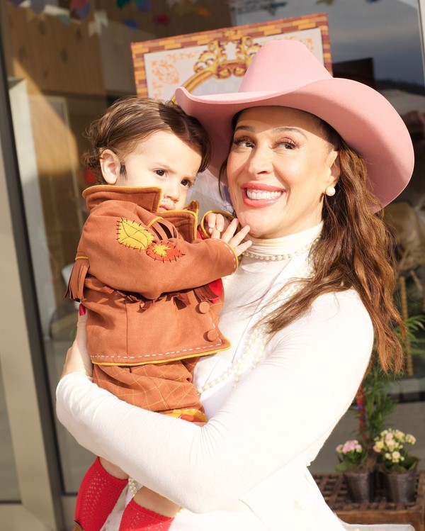 Claudia Raia encanta fãs ao mostrar família caracterizada em 'arraiá ...