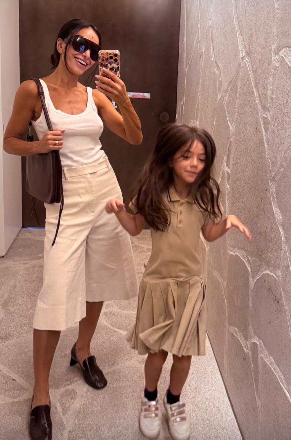 Sabrina Sato e Zoe posam juntas para exibirem looks: 'Sou abençoada'