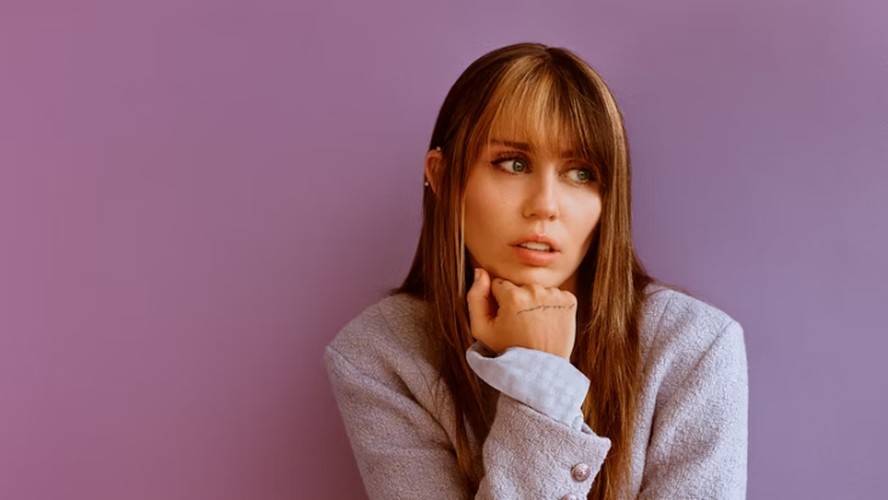 Miley Cyrus revela que malha de salto alto: 'Boa parte do equipamento ...
