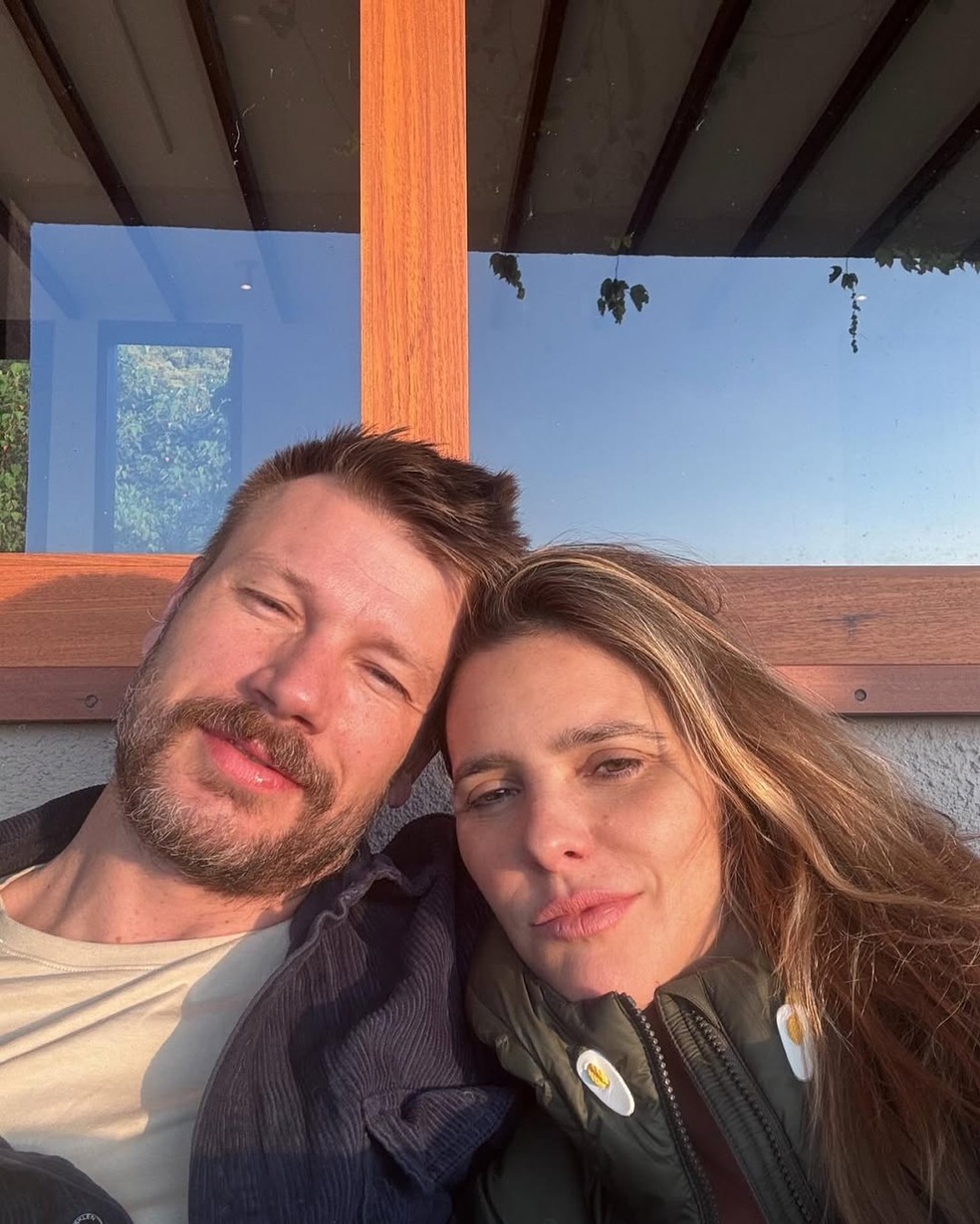 Fernanda Lima e Rodrigo Hilbert posam juntos no nascer do sol e mandam ...