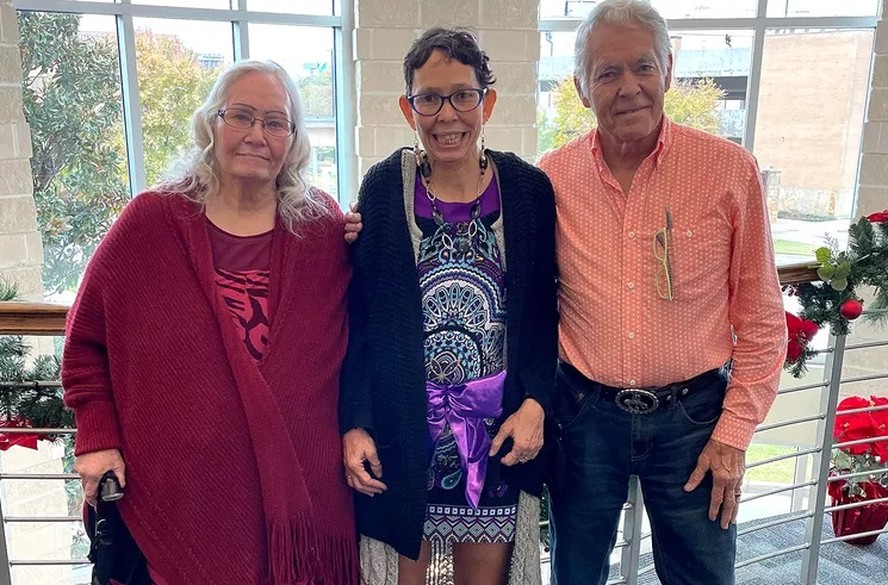 Mulher sequestrada quando bebê reencontra a família 50 anos depois