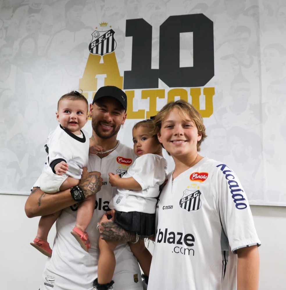 Mavie, filha de Neymar e Biancardi, rouba cena com look de bailarina