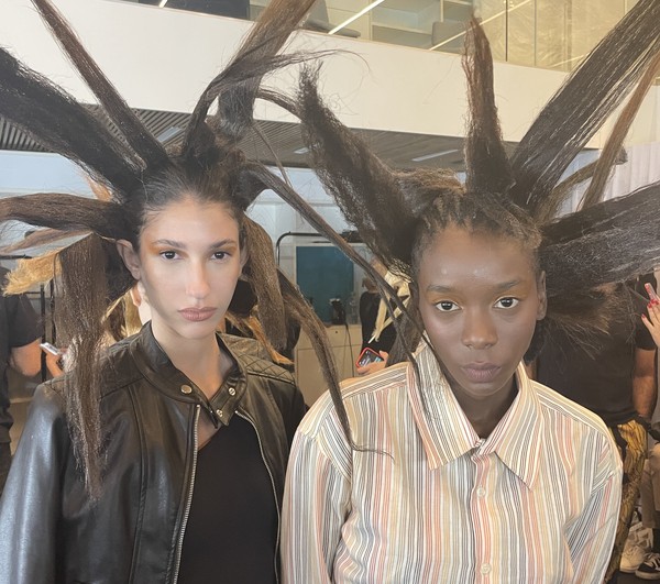 SPFW: Cabelos ganham formato de escultura no desfile de TA Studios