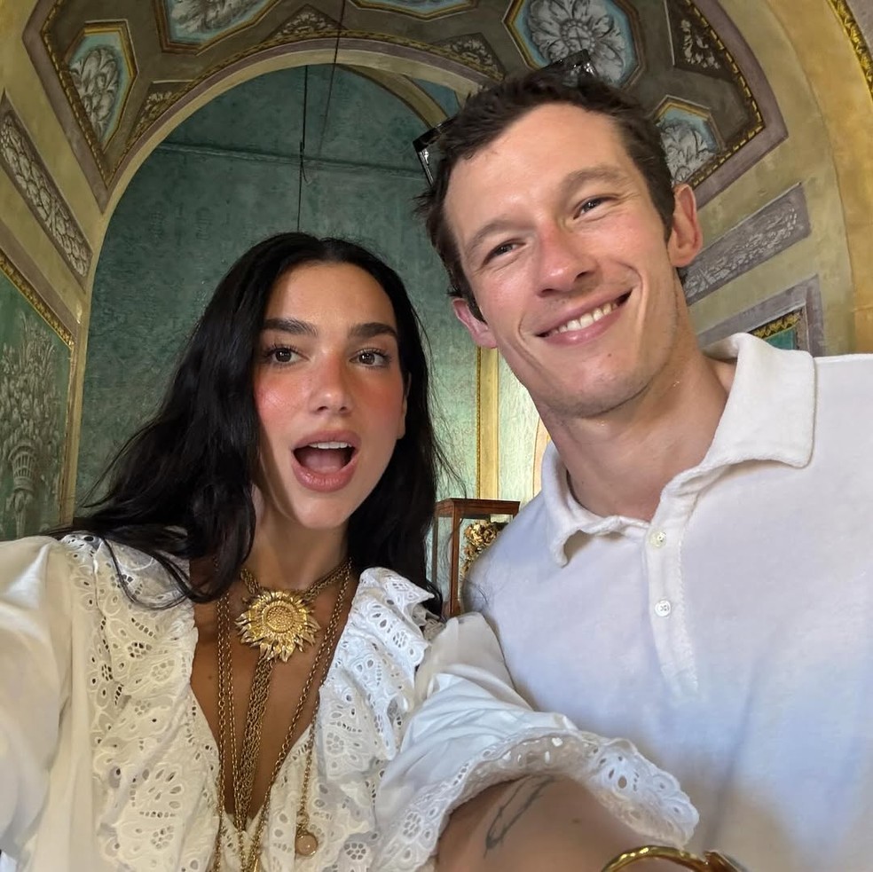 Dua Lipa se diverte em passeio de lancha com o noivo na Itália: 'Em meu ...