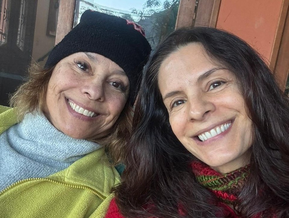 Levando vida discreta, Helena Ranaldi visita a família e publica ...