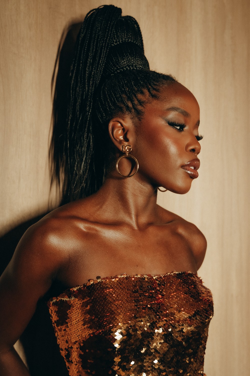 Clara Moneke brilha no lançamento de 'Dona de Mim' com look grifado: 'É ...