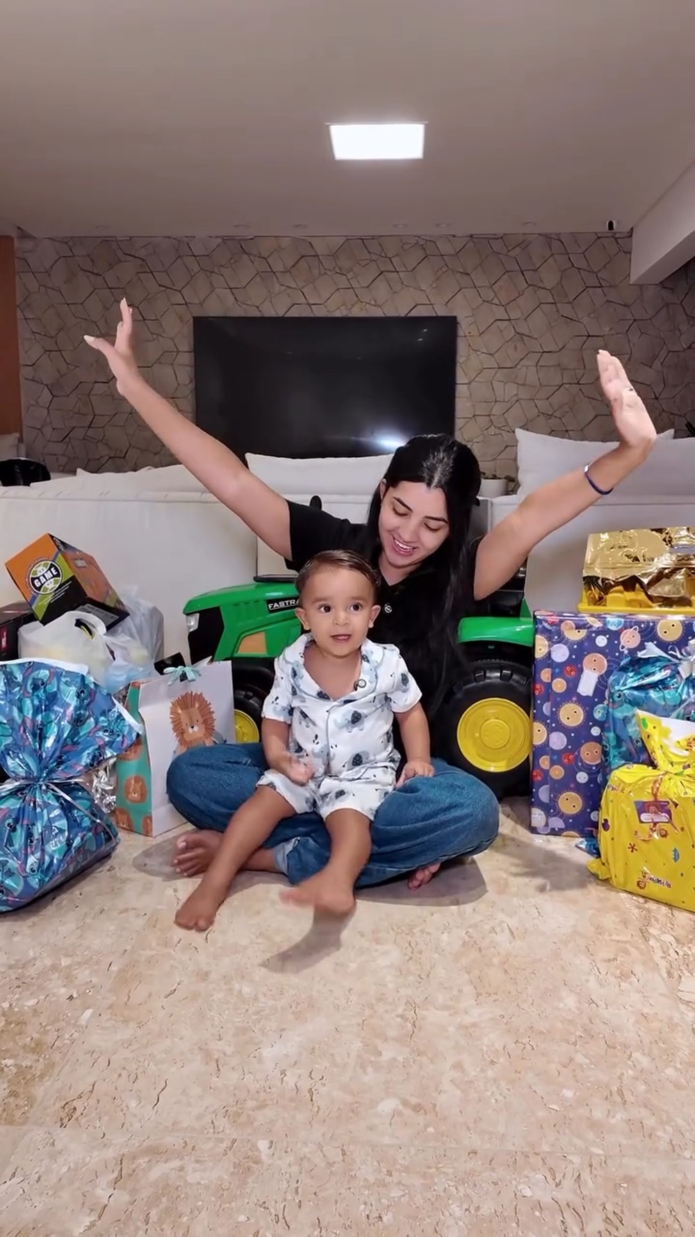 Ary Mirelle mostra presentes que filho com João Gomes ganhou em ...