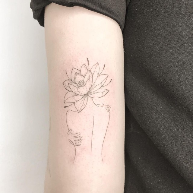 Tatuagem feminina de flor de lótus: ideias para você se inspirar na sua ...