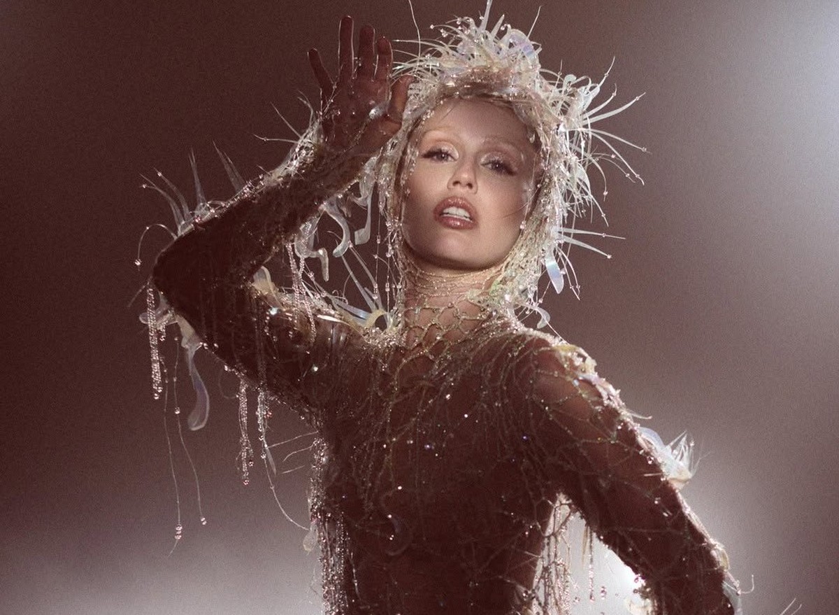 Miley Cyrus mergulha em acervo de alta-costura da Mugler para figurino ...