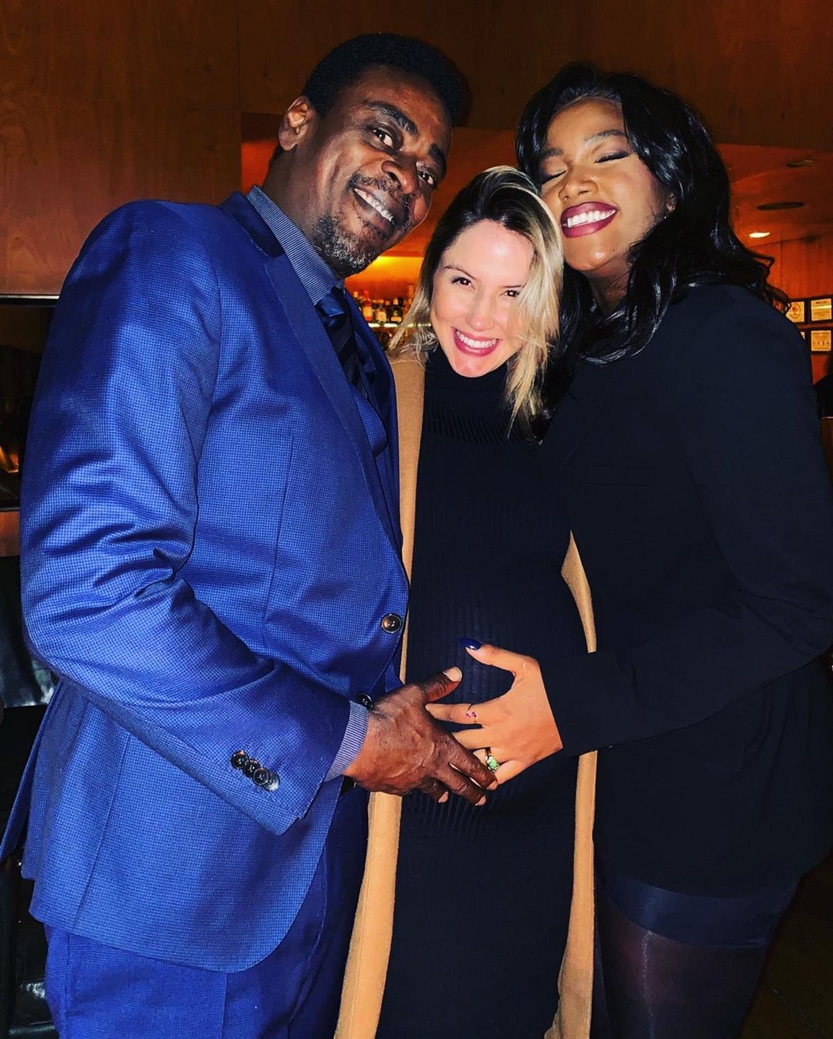 Grávida, Karina Barbieri posa ao lado de Seu Jorge e Iza: 'Um sonho a ...