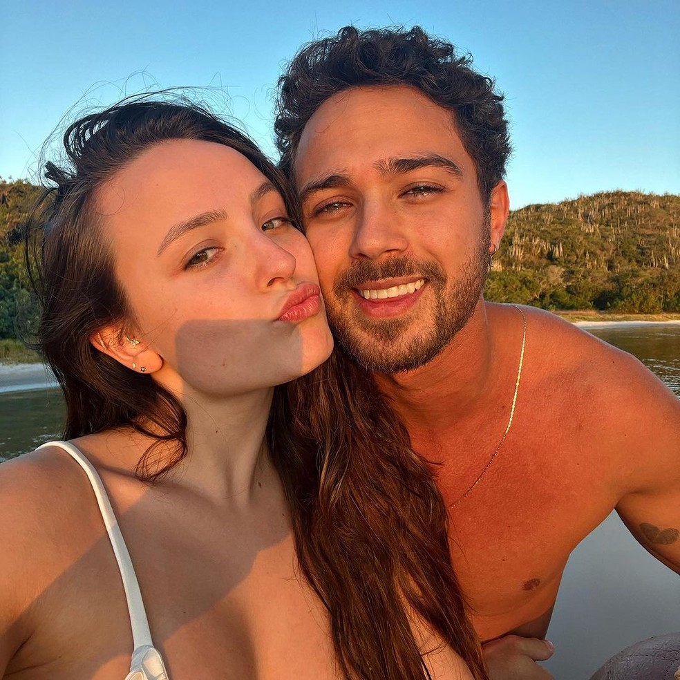 André Luiz Frambach e Larissa Manoela comemoram aniversário: 'Te amar é uma delícia!'